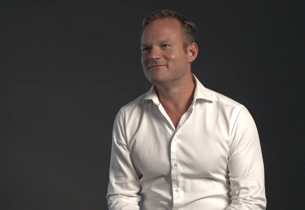 What makes experts trust in an idea?